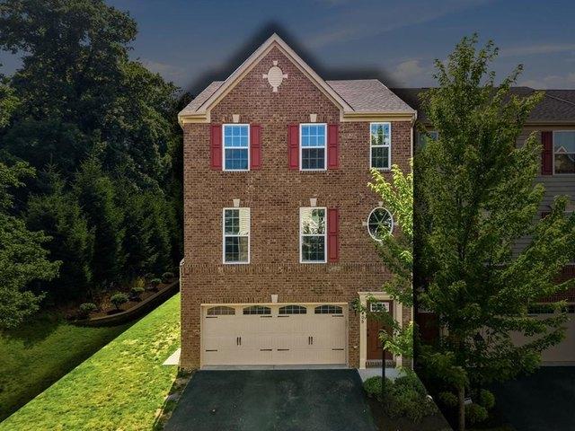 2405 Pointe View Dr, Mars, PA 16046