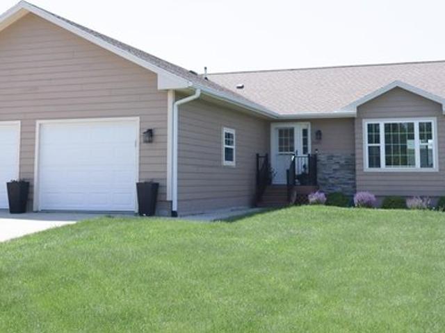 2405 Rodlyn Rd, Webster City, IA 50595