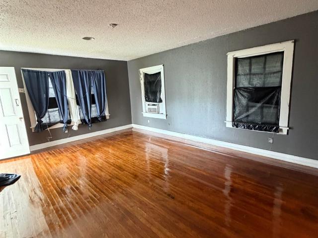 2405 S Cypress