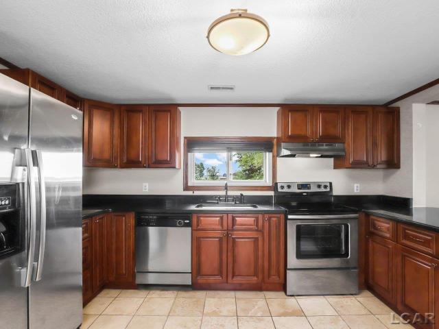 2405 S Piotter Highway