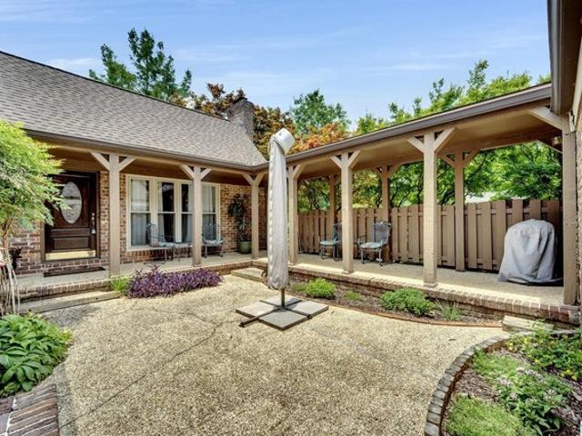 2405 SE Old Creek Trl, Decatur, AL 35603