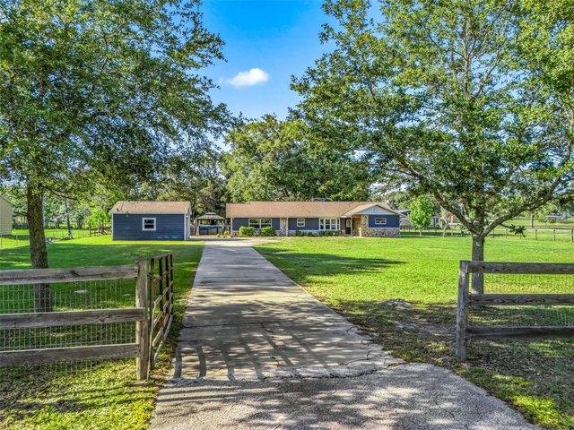 2405 SE 157th Lane Rd, Summerfield, FL 34491