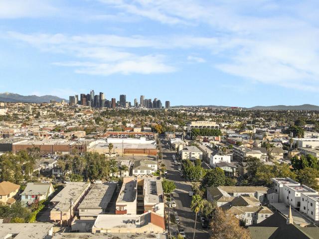 2405 W 18th St, Los Angeles, CA 90019 | MLS #25630 | Compass