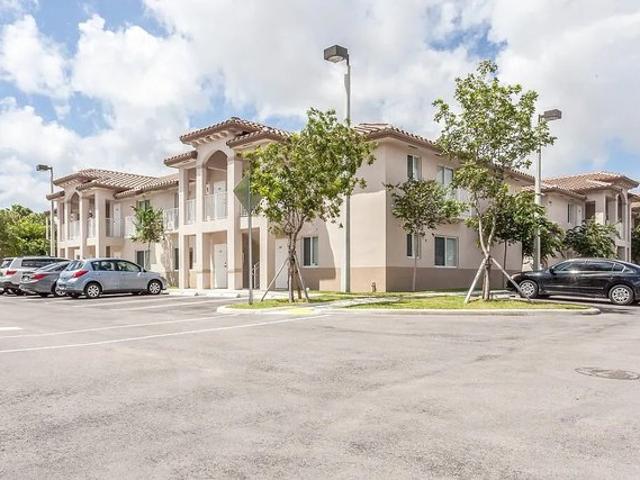 2405 W 78th St, Hialeah, FL 33016