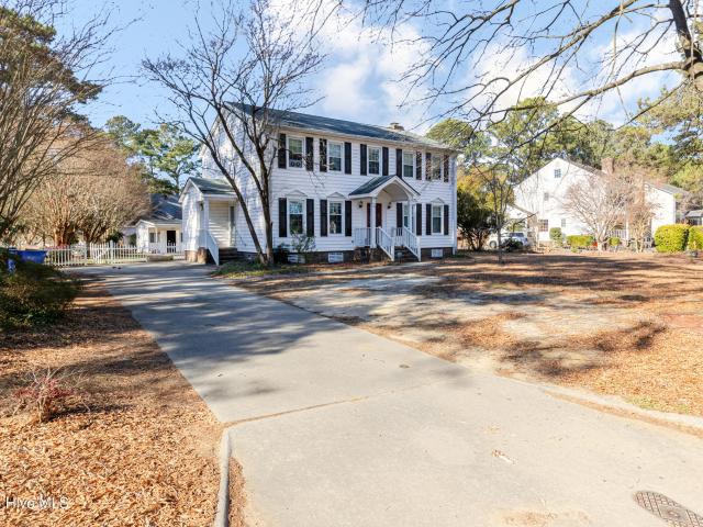 2405 Williamsburg Drive NW