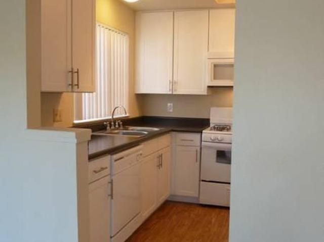 $2405 / 1br 743ft² Tranquil Atmostphere/Large Patio with Water Views/W/D&Private Garage