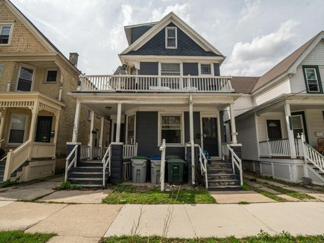 2405 2 N Frederick Ave, Milwaukee, WI 53211