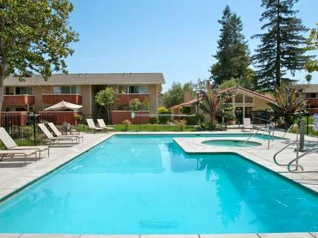 $2405 / 2br 1060ft² Available Now, Call Us About Our Awesome Special