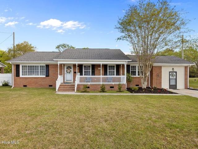 2406 N Hills Dr, New Bern, NC 28562