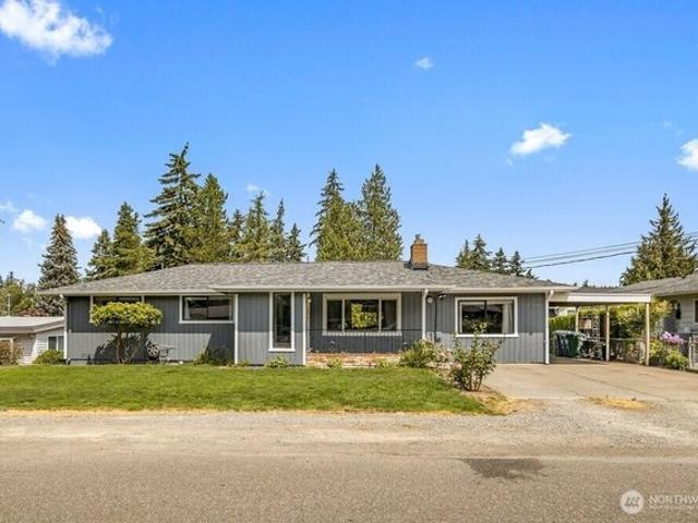 2406 NE 24th St, Renton, WA 98056