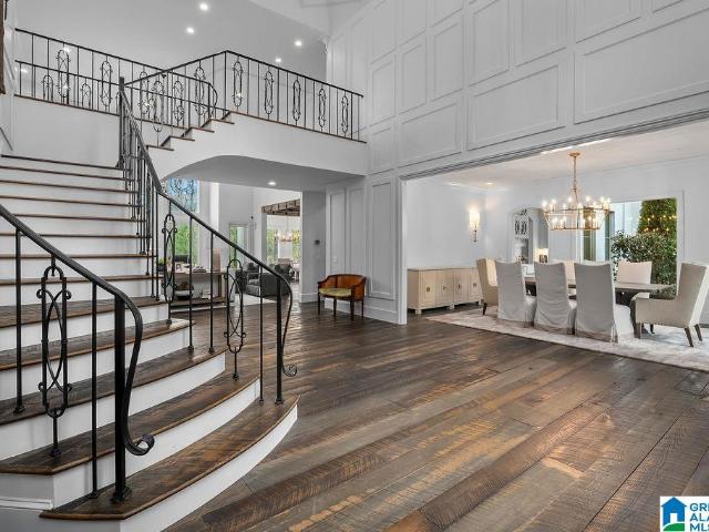 2406 Oakridge Drive