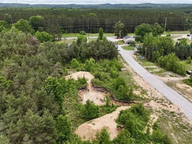 2406 E 32 Rd, Cadillac, MI 49601