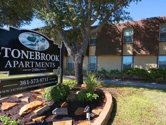 2406 E Mockingbird Ln, Victoria, TX 77904