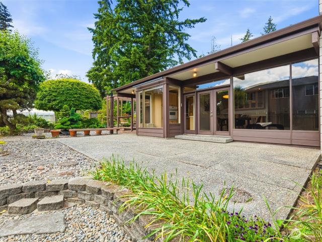 2406 Emerald Drive