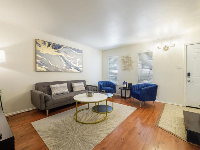 2406 Hollandale Circle
