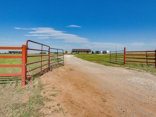 2406 S Logan Rd, Lahoma, OK 73754