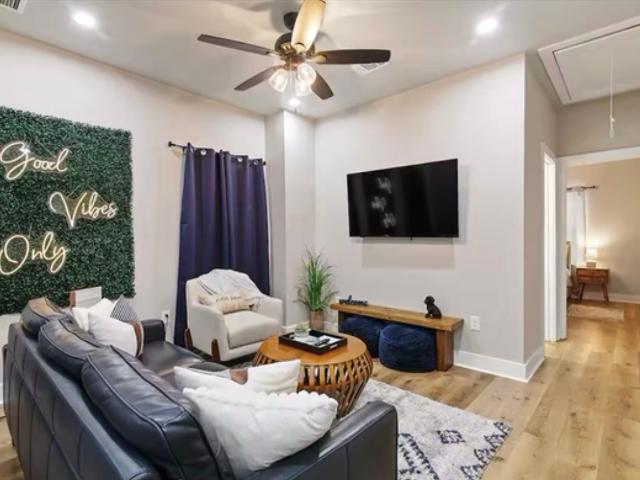 2406 Truxillo Street A UPPER