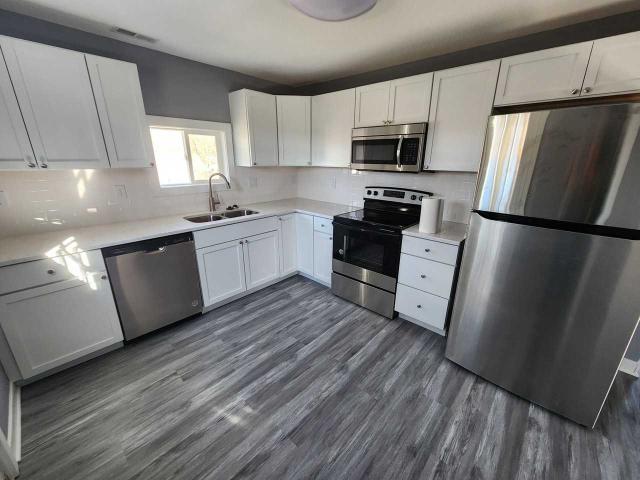 2406 Woodland Avenue 3 Bedroom Apartment for Rent at 2406 Woodland Ave, Des Moines, IA 50312 Woodland Heights