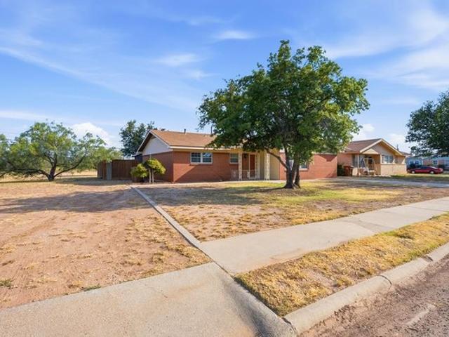 2407 Cheyenne Dr, Big Spring, TX 79720