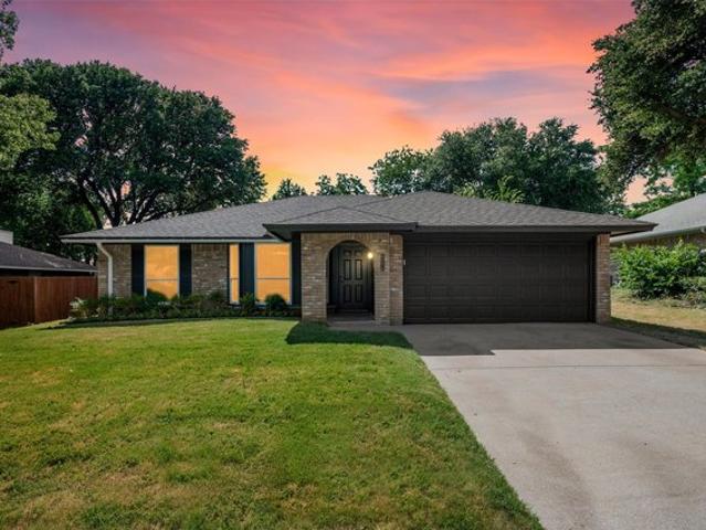 2407 Cranberry Ln, Euless, TX 76039
