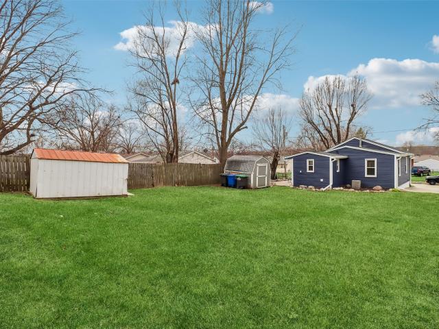 2407 E 39th Court