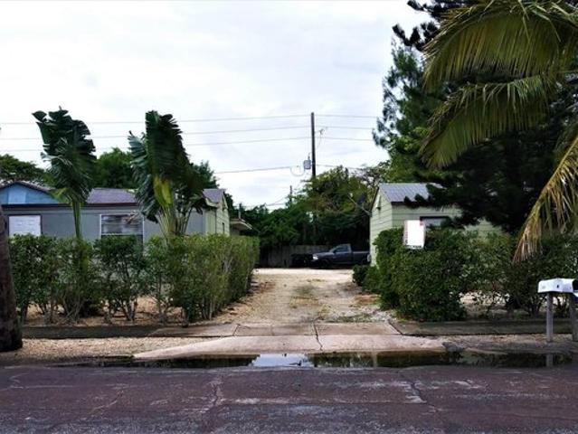 2407 E Coast Ave, Lake Worth, FL 33460