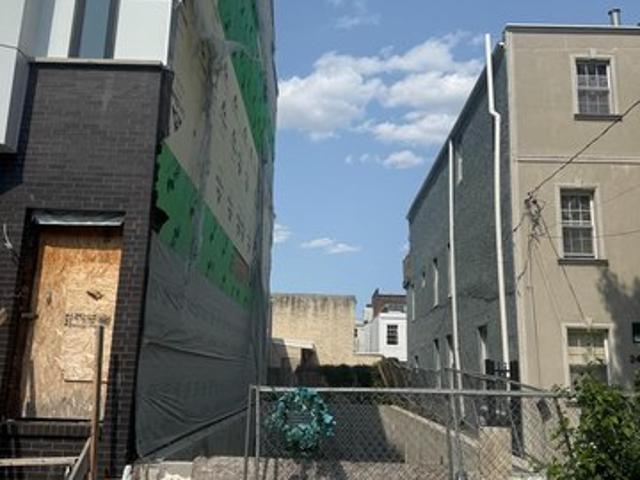 2407 E Dauphin St, Philadelphia, PA 19125