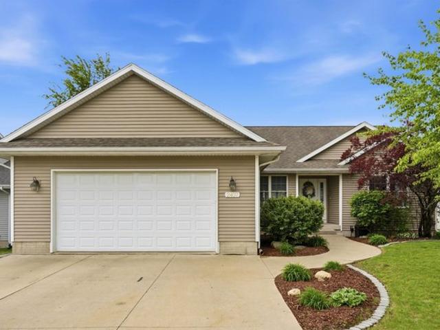 2407 Green Creek Rd, Cedar Falls, IA 50613