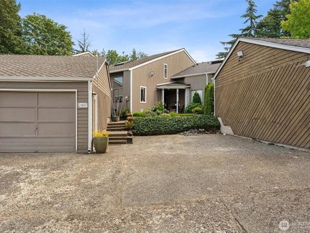 2407 SE 8th Pl, Renton, WA 98055