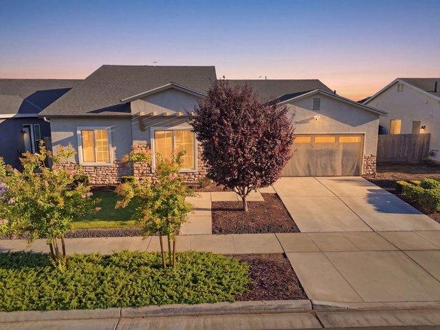 2407 W Andrew Ln, Hanford, CA 93230