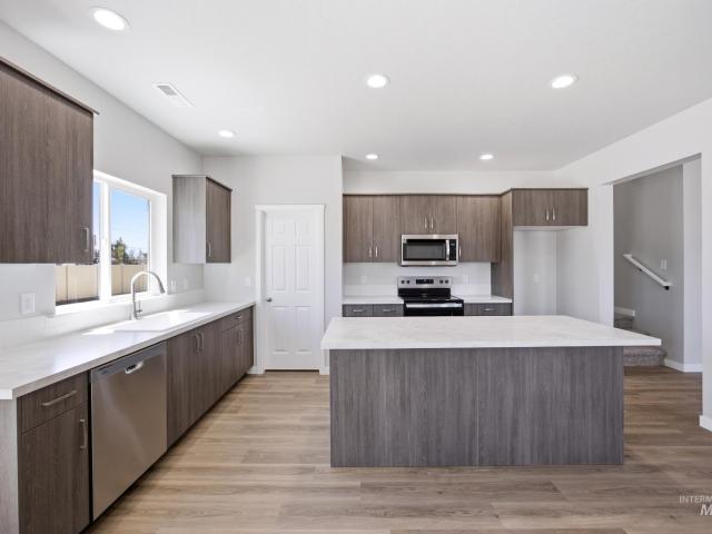 2407 W Fallon Lp