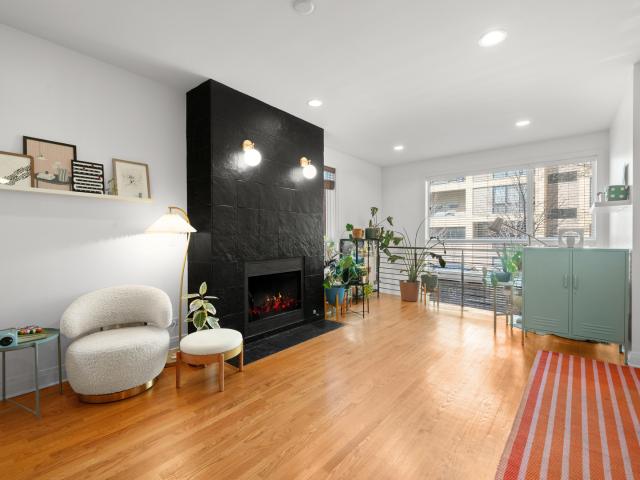 2407 W Moffat Street # 1