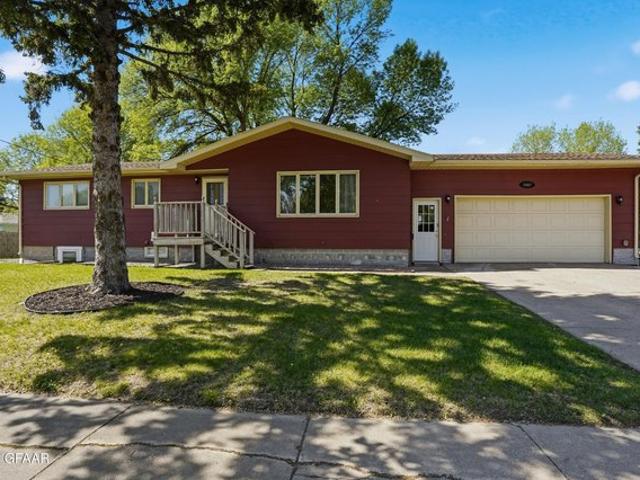 2407 9th Ave S, Grand Forks, ND 58201