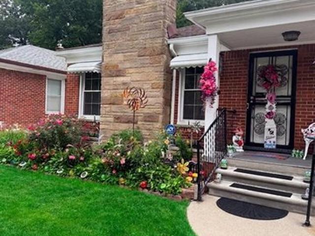 24080 Oneida St, Oak Park, MI 48237