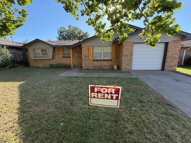 2408 NW Norman Cir, Lawton, OK 73505