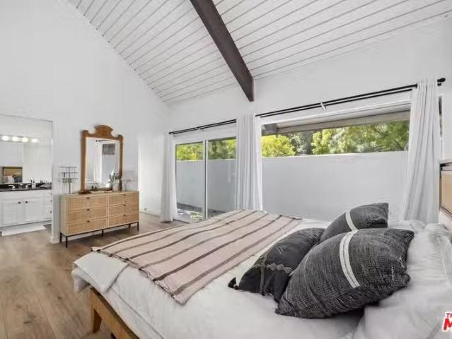 2408 Banyan Dr Houses in Los Angeles, CA