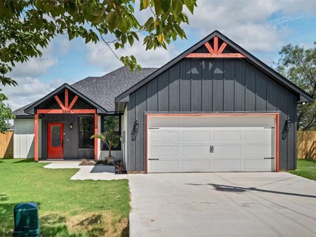 2408 Creek Dr, Granbury, TX 76048