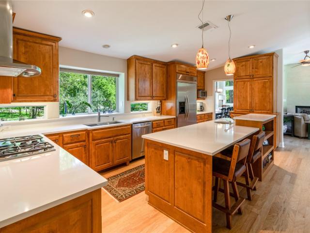 2408 Rollingwood Dr