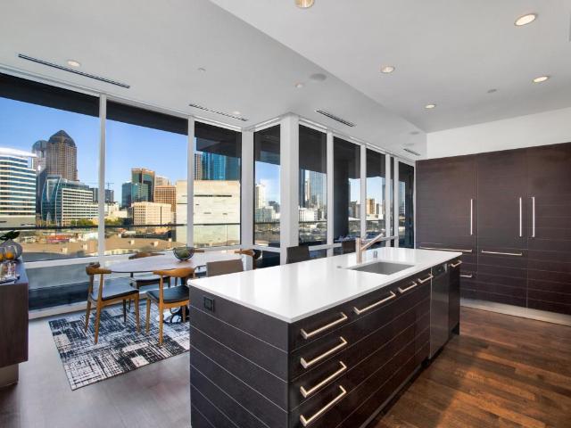 2408 Victory Park Lane # 737