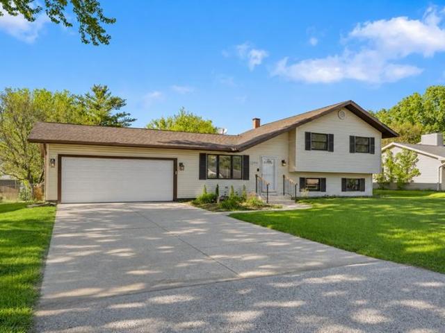 2408 W Fairview Ln, Mchenry, IL 60051