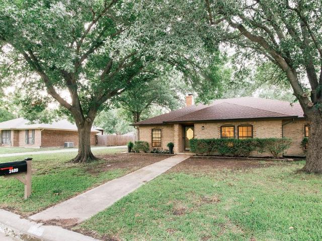2409 Green Oaks Street