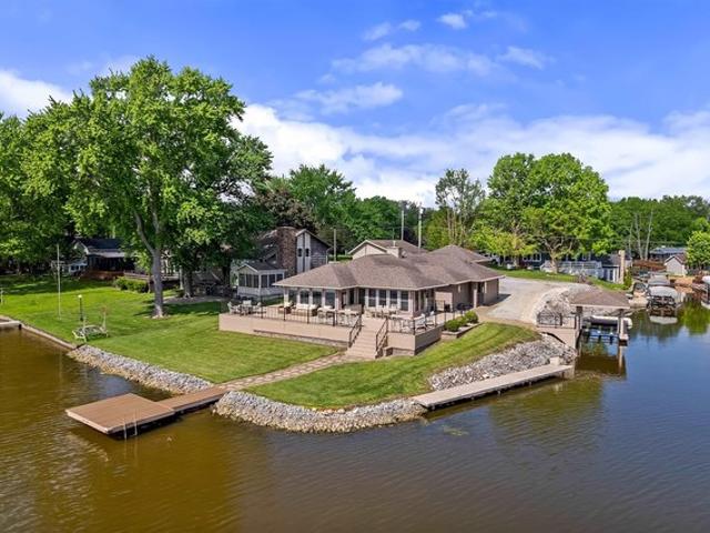 2409 S Pleasant Valley Ct, Monticello, IN 47960