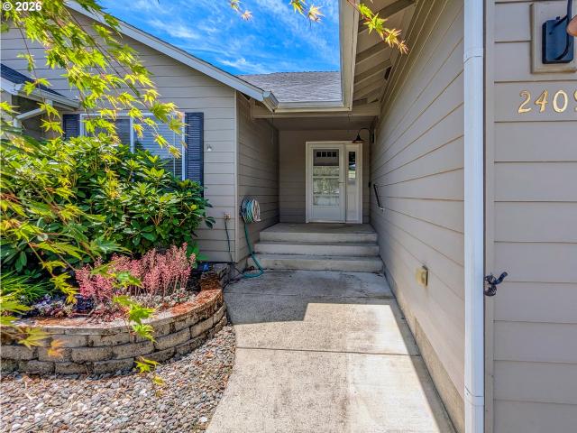 2409 se chinaberry ave