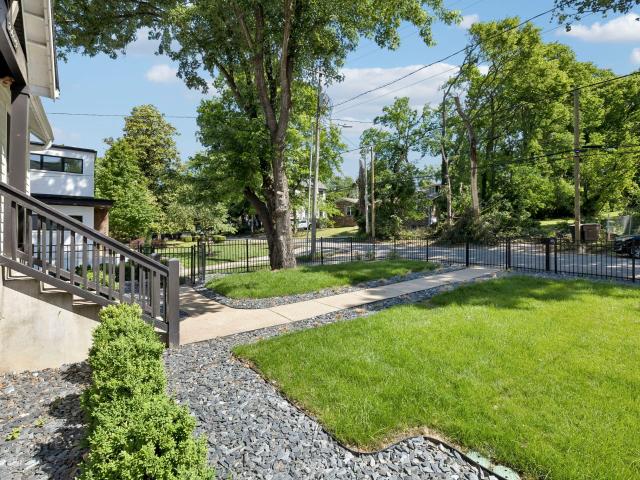 2409 Vaulx Ln