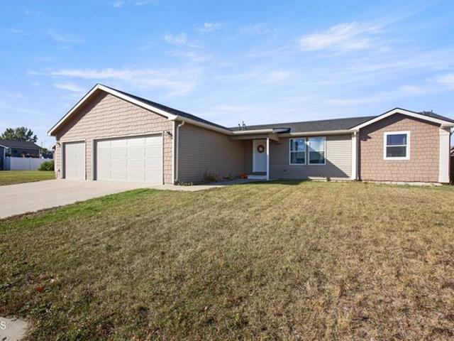 2409 12th Ave W, Williston, ND 58801