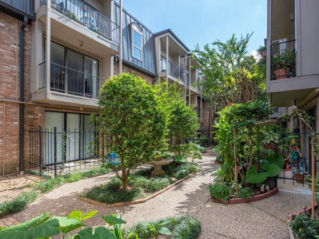 2400 N Braeswood Blvd Apt 220, Houston, TX 77030