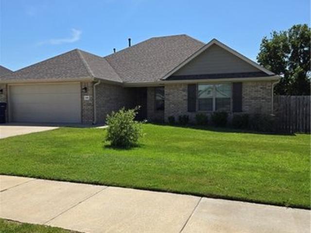 2400 N Kathryn Ln, Siloam Springs, AR 72761