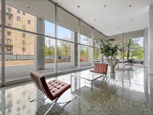 2400 N Lakeview Avenue # 1002