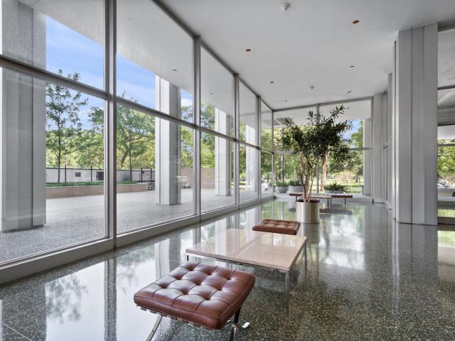 2400 N Lakeview Avenue # 402