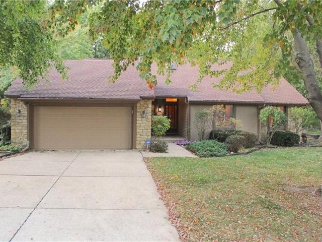2400 NE 66th St, Kansas City, MO 64118